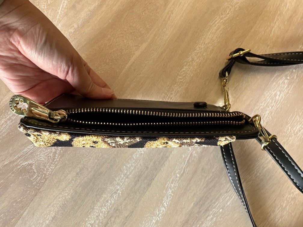 Handphone + wallet cross body bag, Women's Fashion, Bags & Wallets ...