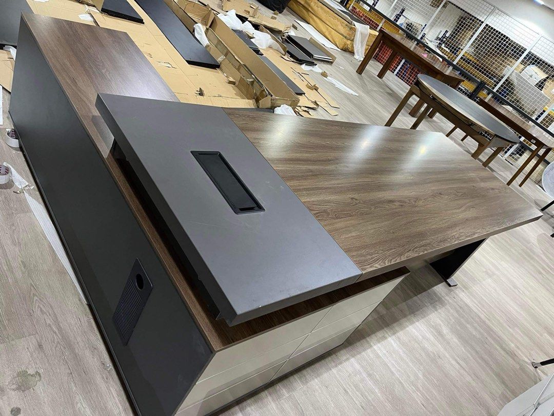 High Quality Executive Office Computer Table with filling cabinet ...