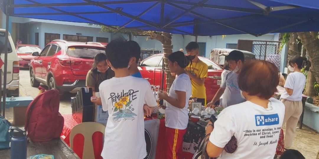 Homstar Foldable Retractable Car/Picnic Tent on Carousell