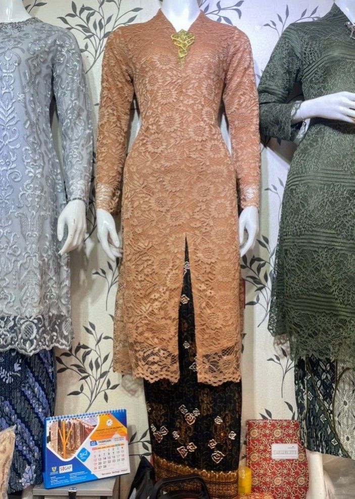 Baju raya Kebaya labuh Indonesia, Women's Fashion, Muslimah Fashion ...