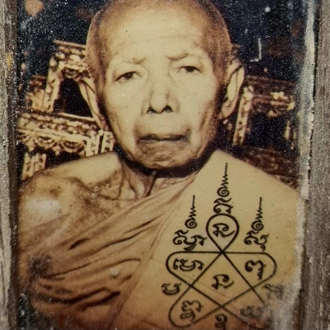 LP Tim Sacred Amulet, Hobbies & Toys, Memorabilia & Collectibles ...