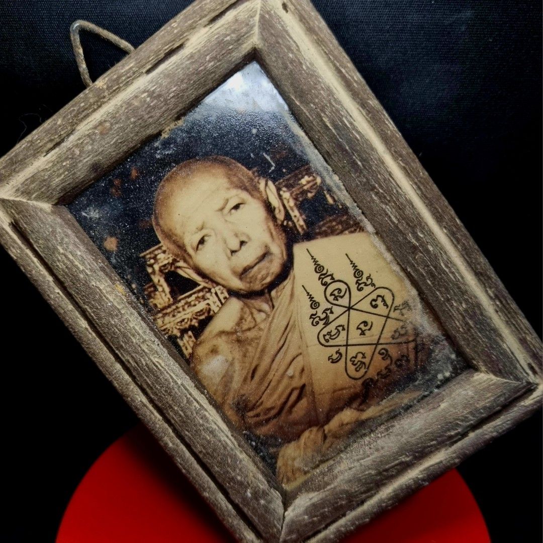 LP Tim Sacred Amulet, Hobbies & Toys, Memorabilia & Collectibles ...