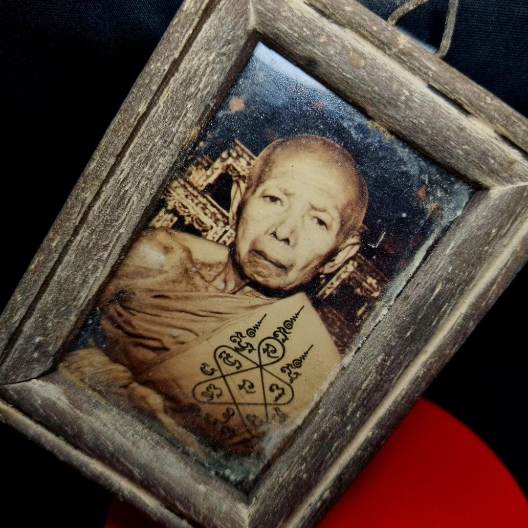 LP Tim Sacred Amulet, Hobbies & Toys, Memorabilia & Collectibles ...