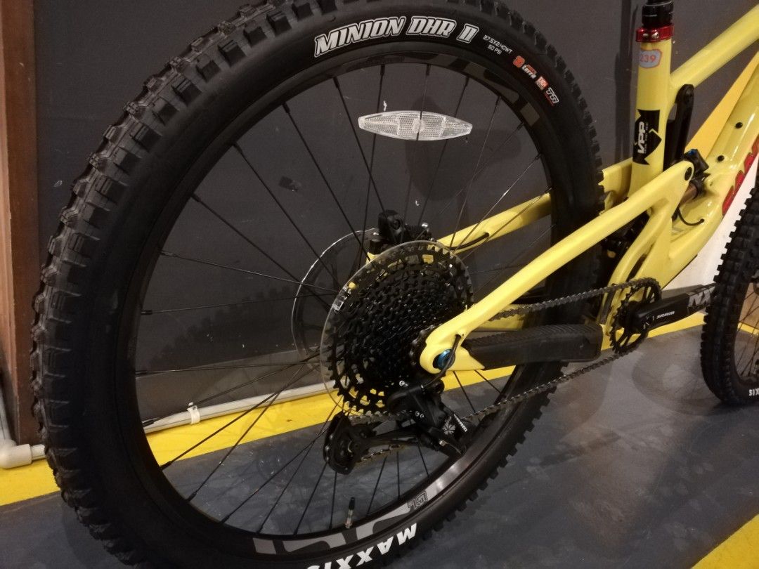 MTB SANTA CRUZ Megatower Medium Mullet Setup, Sports Equipment ...