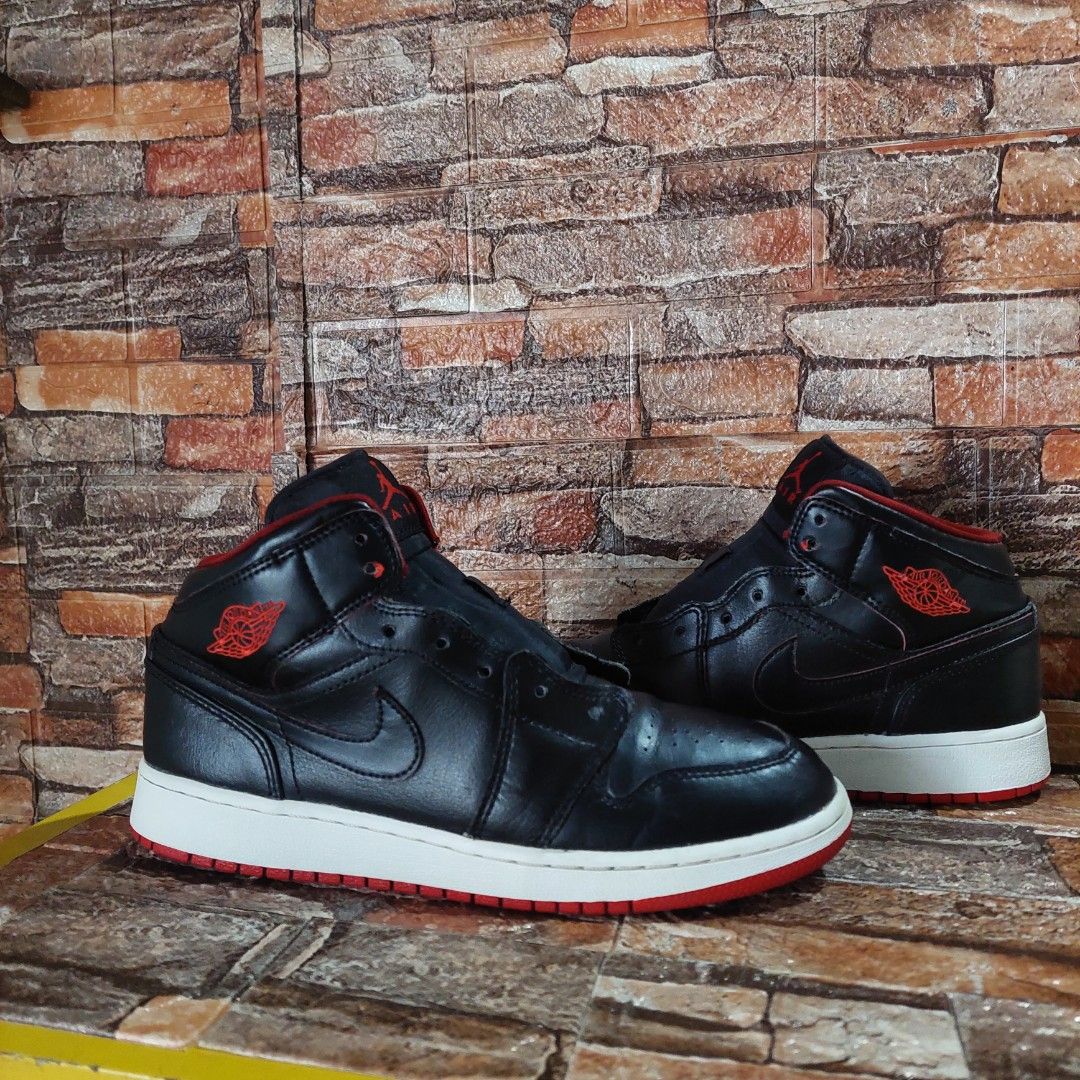 Nike AJ 1 mid black/gym red bred 2015, Fesyen Pria, Sepatu , Sneakers ...