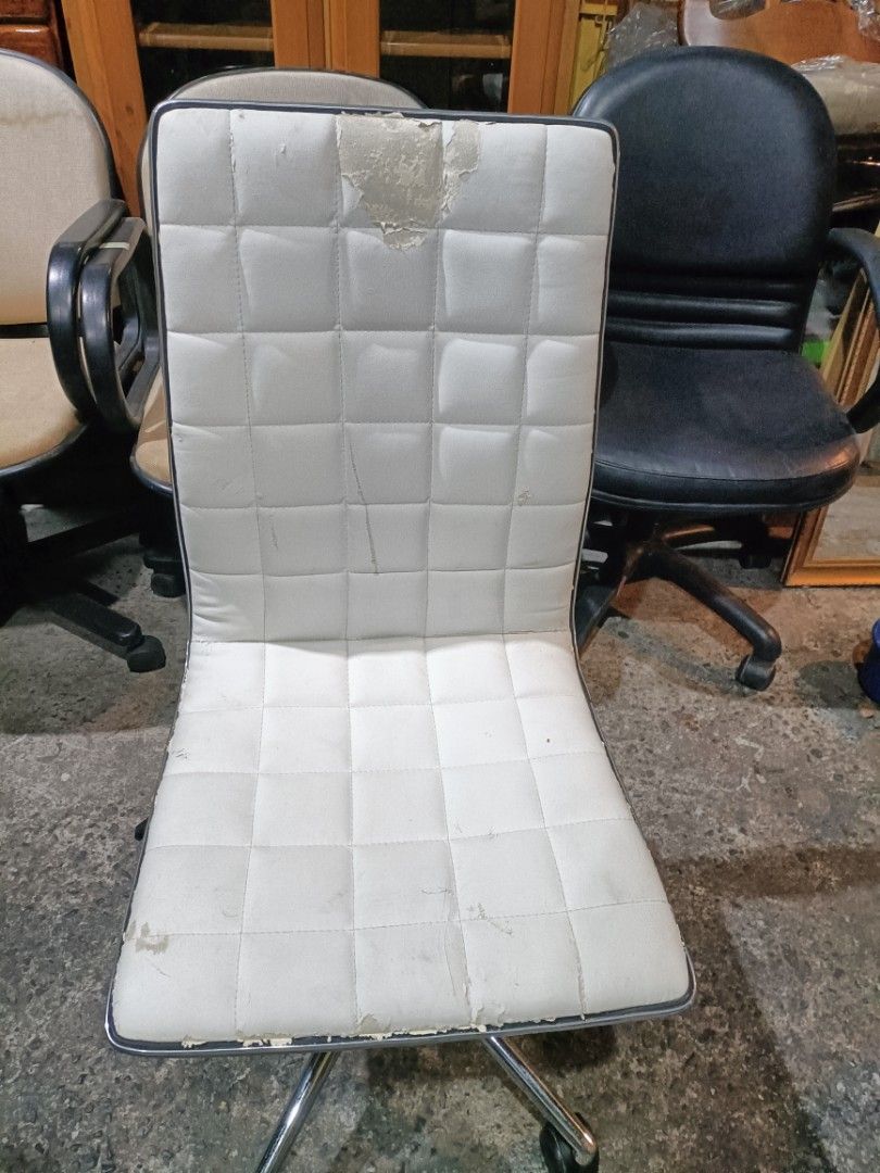 Office chair with damage on Carousell