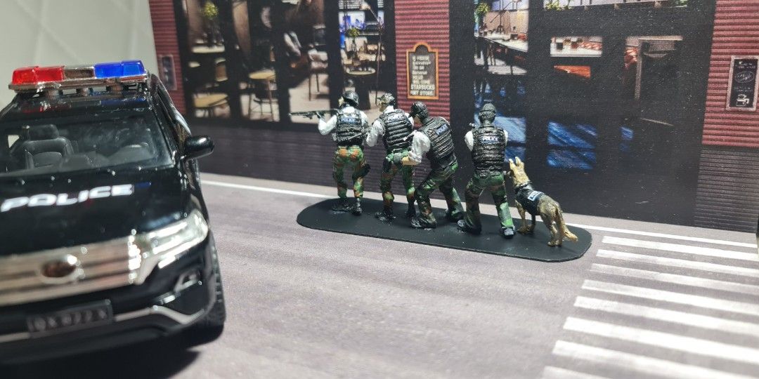 Police Car Scale 1:32 (Figure not included), Hobbies & Toys, Toys ...