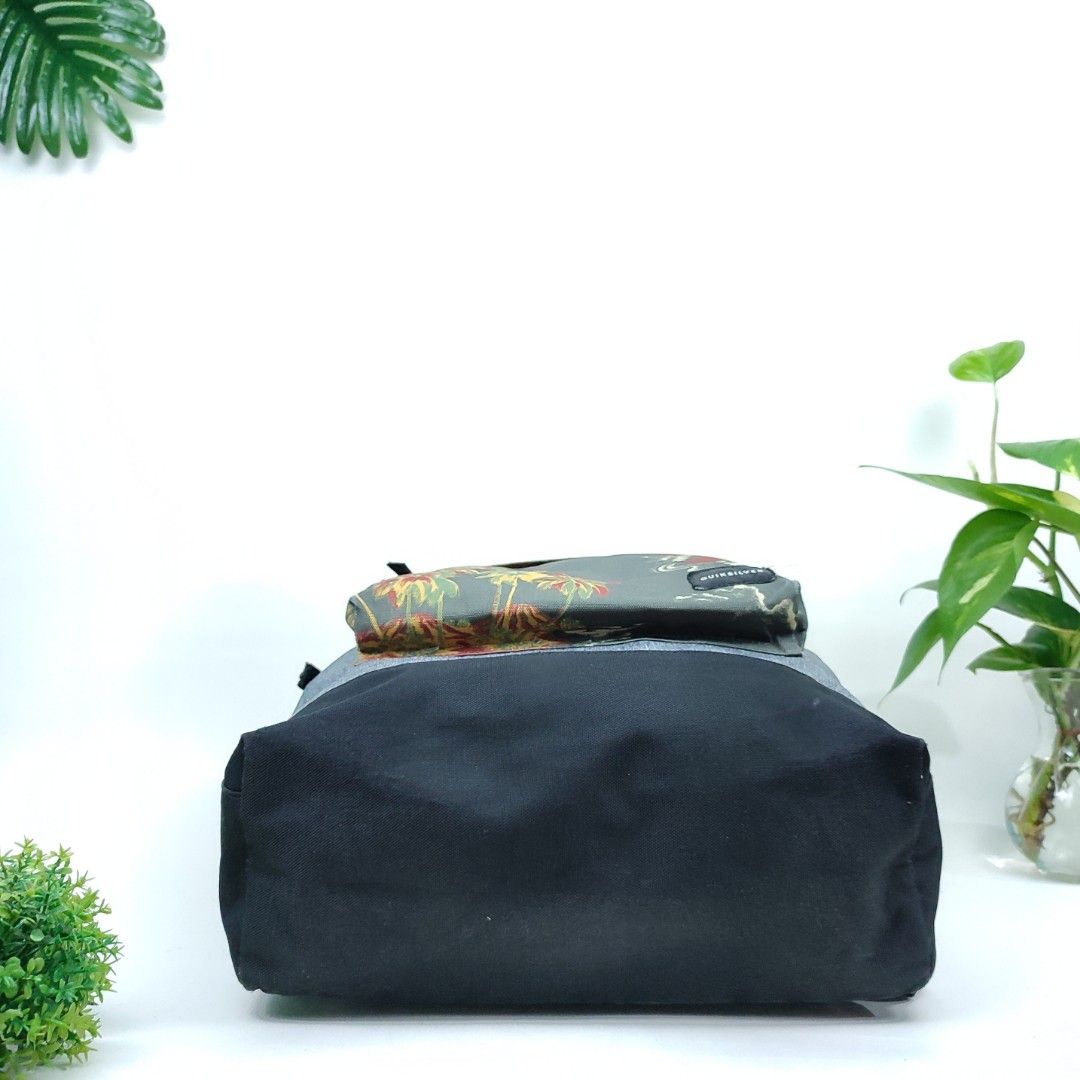 Quicksilver backpack, Fesyen Pria, Tas & Dompet , Ransel di Carousell