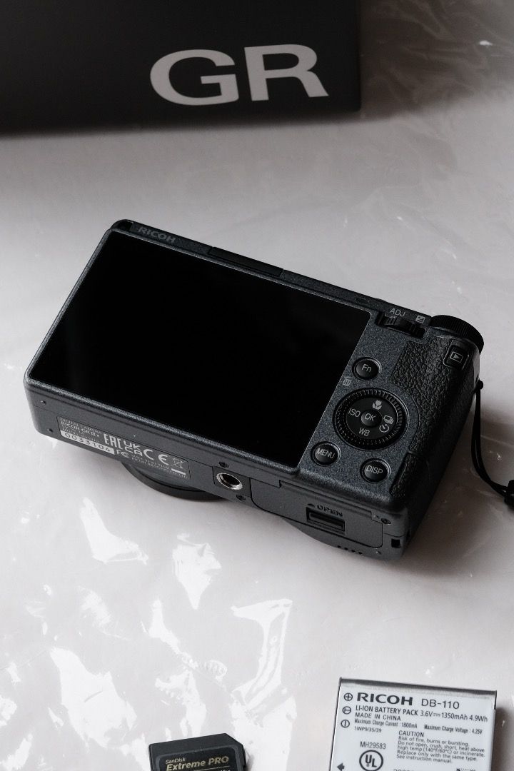 Ricoh GRiiix Urban Edition, Photography, Cameras on Carousell