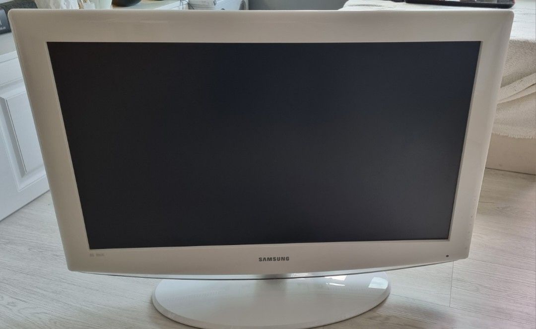 Samsung TV 25" with Remote, TV & Home Appliances, TV & Entertainment ...