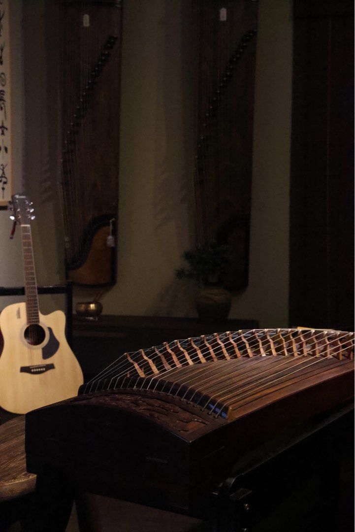 Special $199 Guzheng zither and box case, Hobbies & Toys, Music & Media ...
