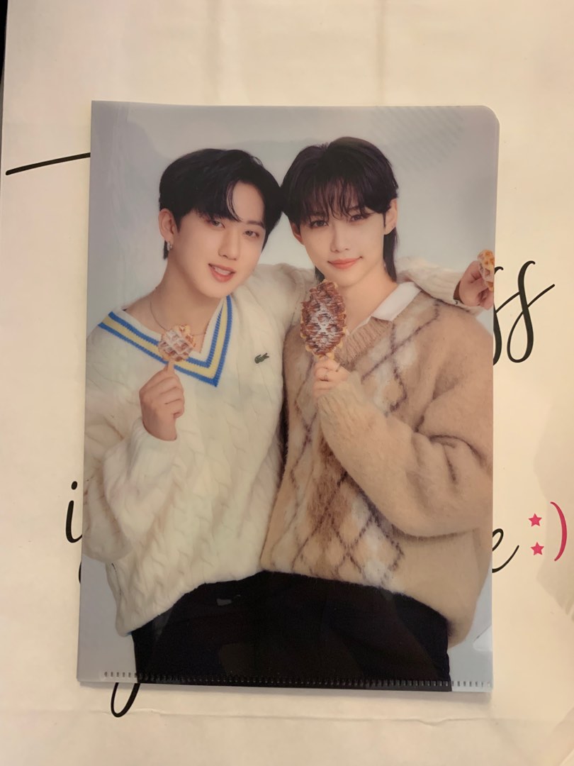 Stray kids A5 file family mart Changbin & Felix, 興趣及遊戲, 收藏品及紀念品, 明星周邊 ...