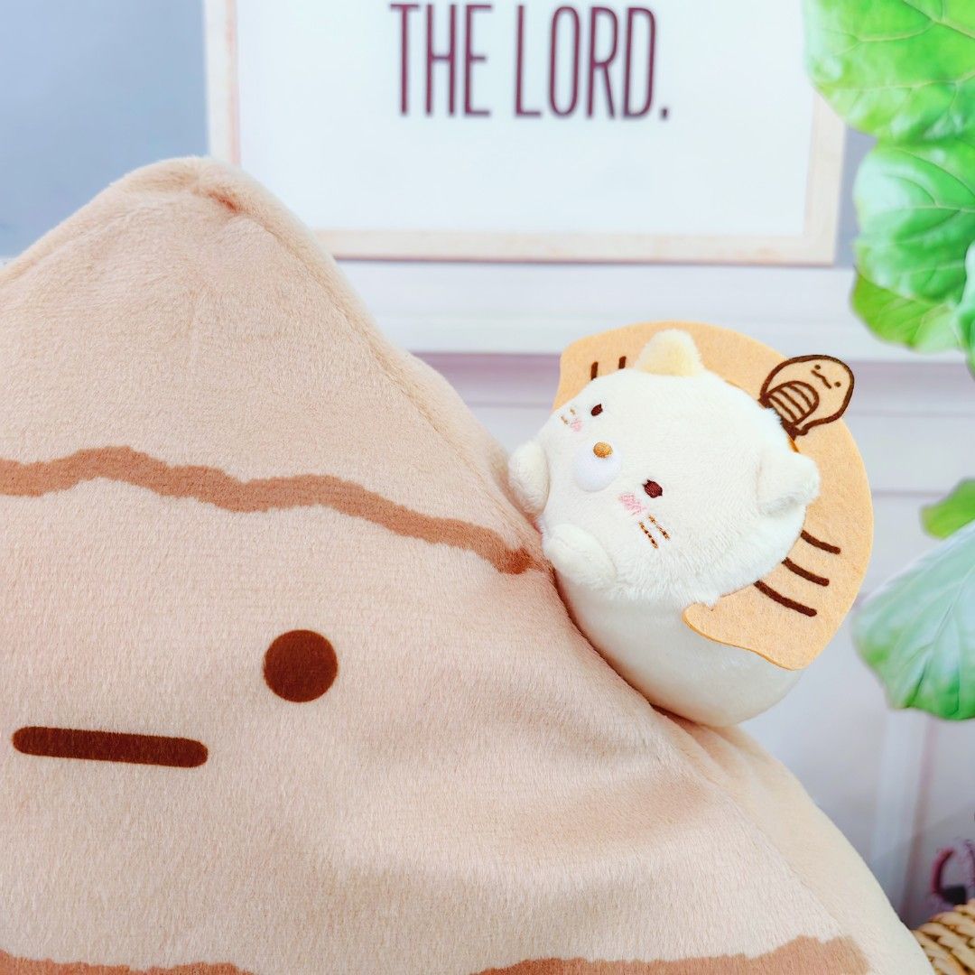 Sumikko new characters pyramid 2022 tissue holder, Hobbies & Toys, Toys ...