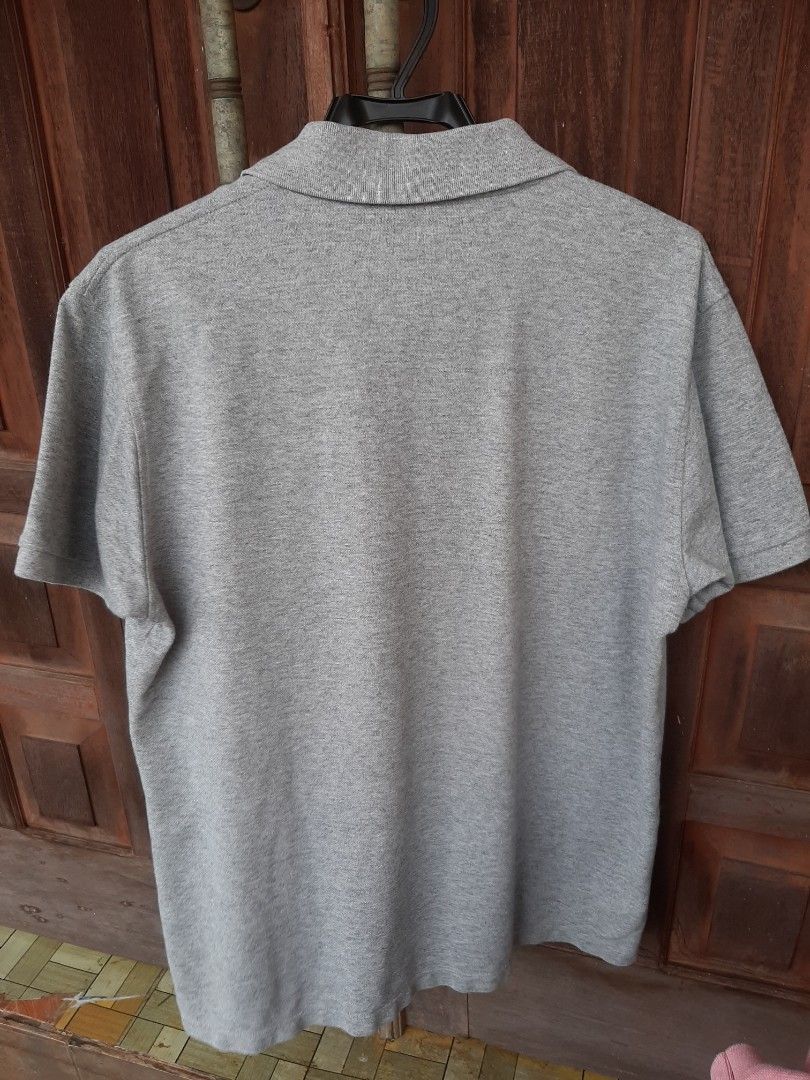 Uniqlo Kaos kerah polo, Fesyen Pria, Pakaian , Atasan di Carousell