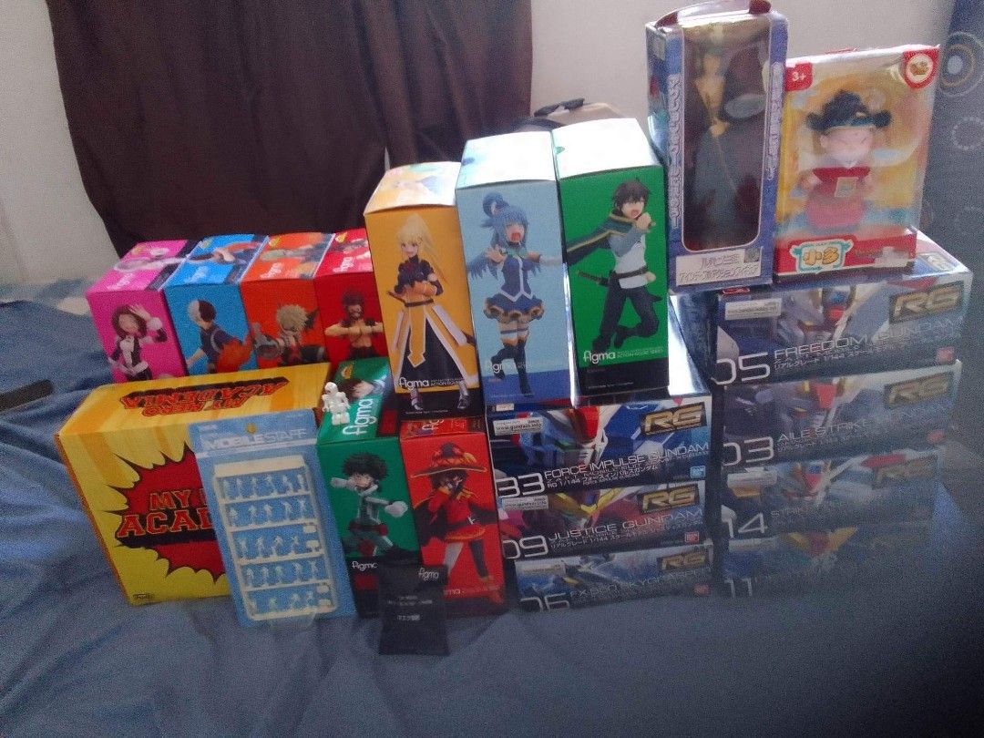 Weekend set sale figma, real grade gundam, funko on Carousell