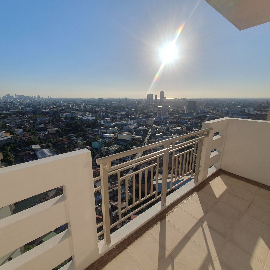 1-br bare condo in Zinnia Towers with balcony (37sqm) + parking (12sqm ...