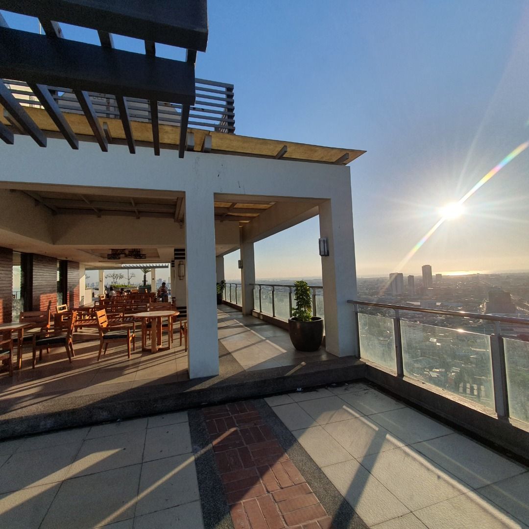 1-br bare condo in Zinnia Towers with balcony (37sqm) + parking (12sqm ...