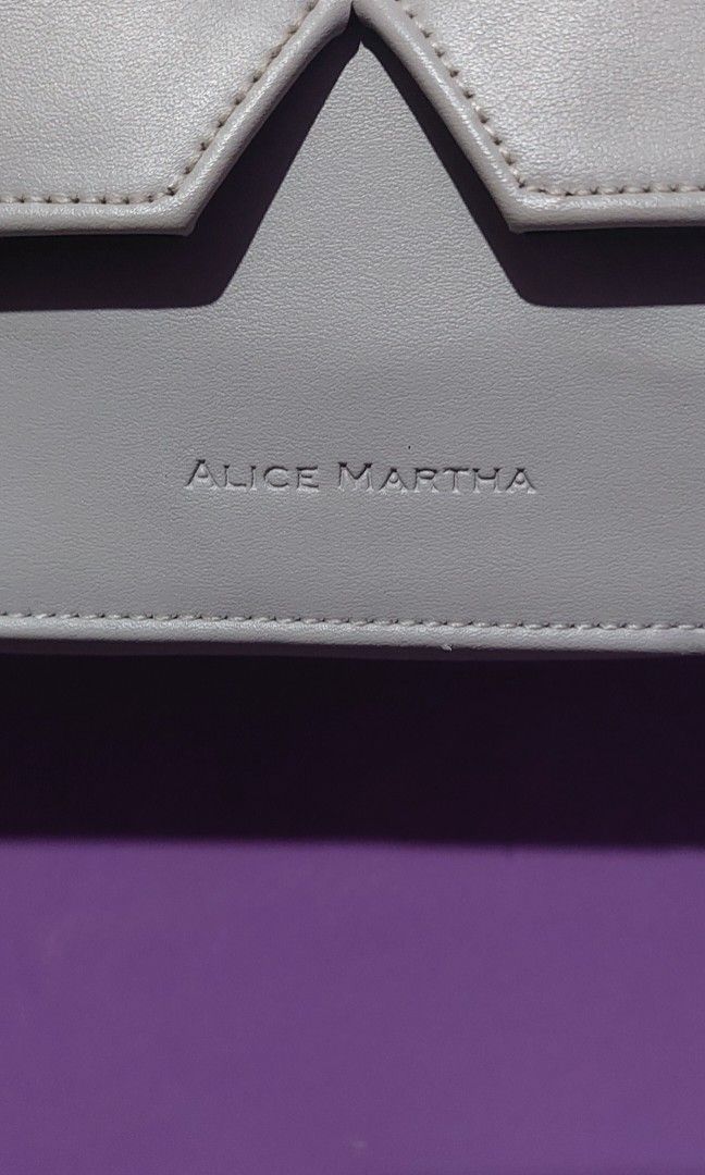 Alice martha sling, Fesyen Wanita, Tas & Dompet di Carousell