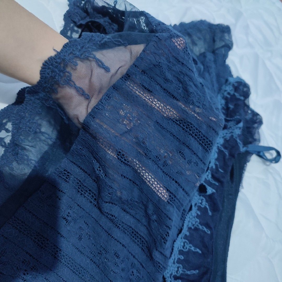 Dark Blue Sabrina Crop Top Brokat - Biru tua lace, Fesyen Wanita ...