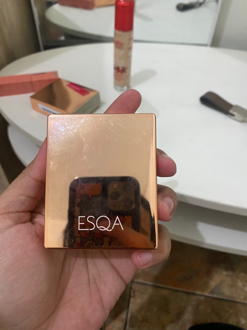 Esqa flawless powder foundation, Kesehatan & Kecantikan, Rias Wajah di ...
