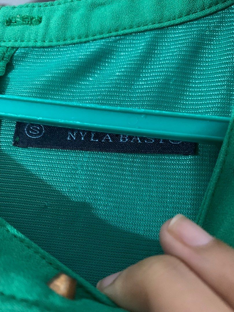 Green dress nyla basic, Fesyen Wanita, Pakaian Wanita, Gaun & Rok di Carousell