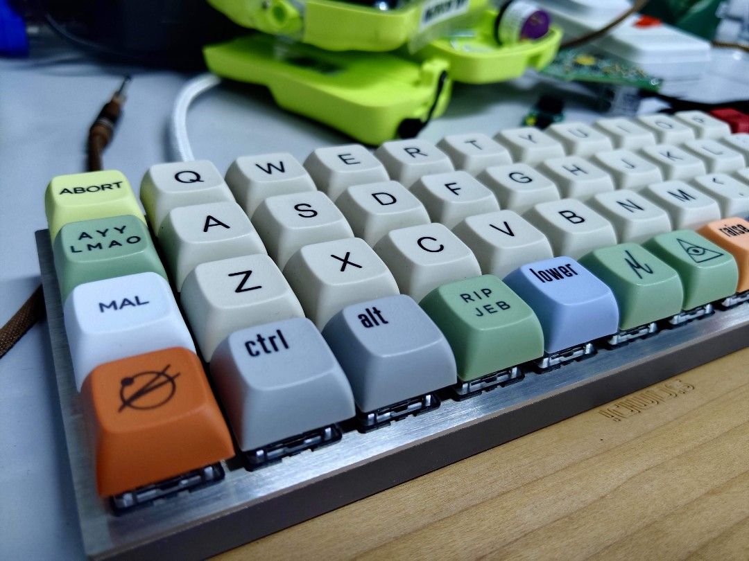 Massdrop x OLKB Planck Rev 4 Keyboard w/ MITO keycaps, Computers & Tech ...