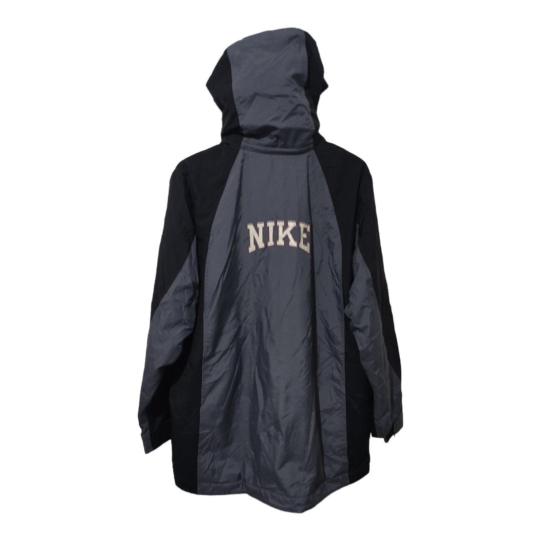 Nike rain jacket XL, Fesyen Pria, Pakaian , Baju Luaran di Carousell