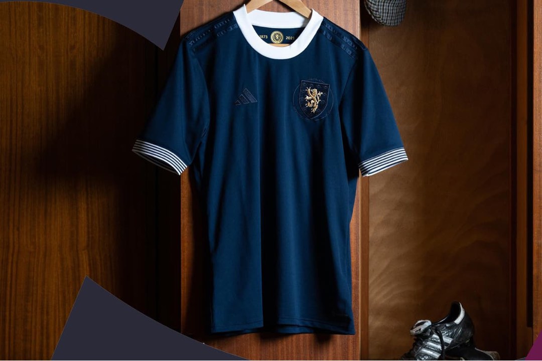 Scotland 150th Anniversary football Jersey, Men's Fashion, Tops & Sets ...