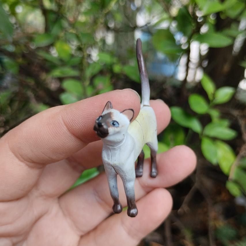 Siamese Cat Mini Figure, Hobbies & Toys, Toys & Games on Carousell