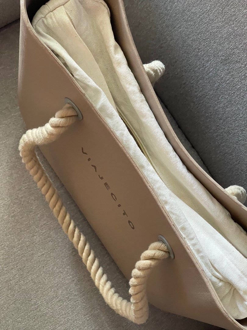 Viajecito Standard size tote bag on Carousell
