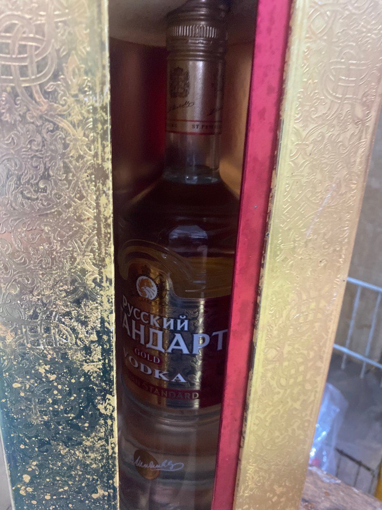 Vodka 1 litter, Food & Drinks, Alcoholic Beverages on Carousell