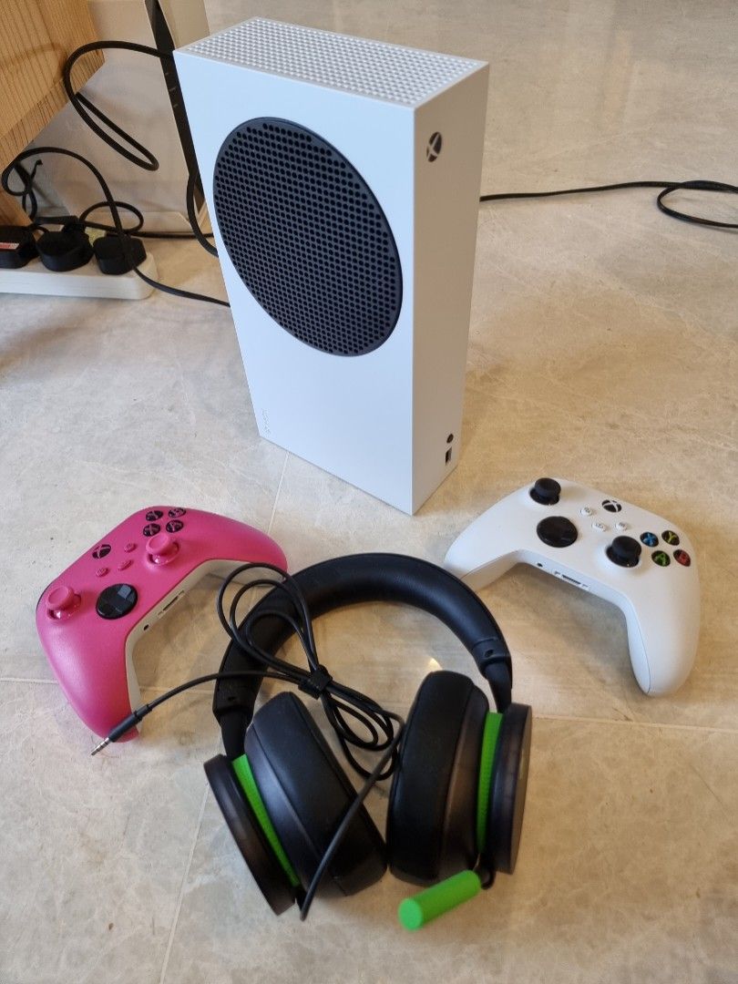 Xbox Series S + Extra deep pink controller + headset + one premium game ...