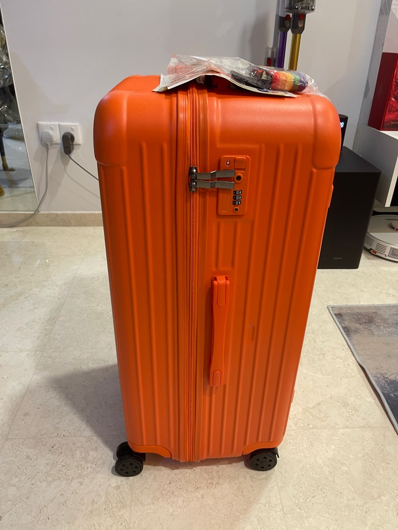 30++ inch luggage, Hobbies & Toys, Travel, Luggage on Carousell