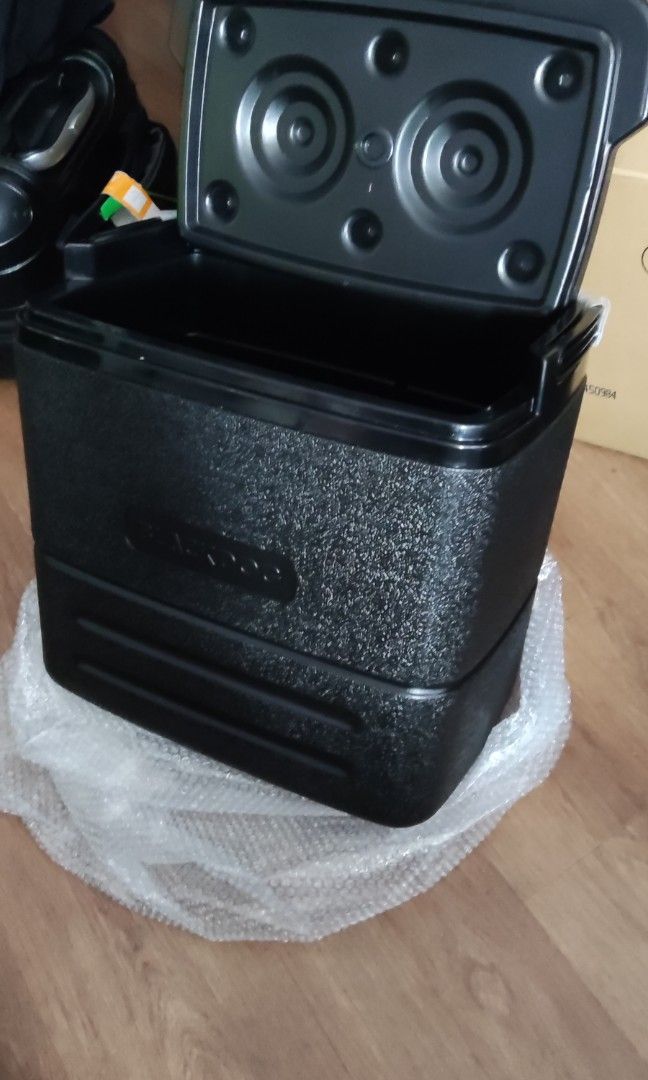 Blackdog ice box cooler, Sports Equipment, Hiking & Camping on Carousell