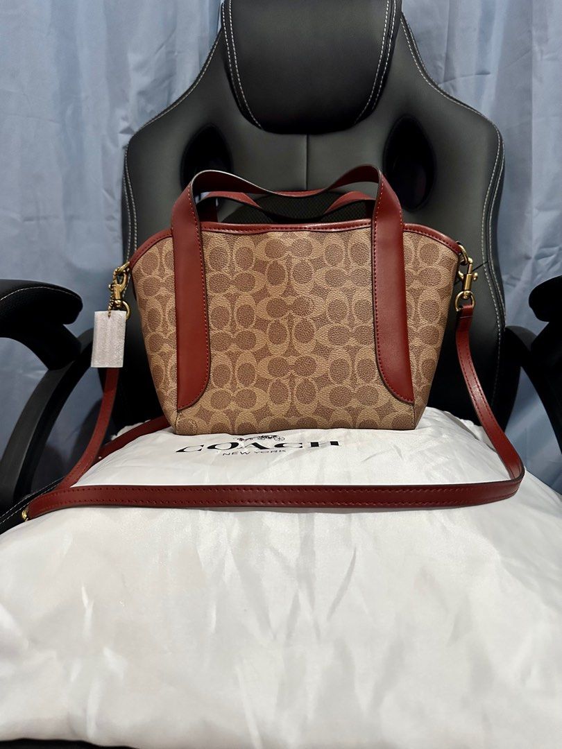 Coach Signature Hadley Hobo, Luxury, Bags & Wallets on Carousell
