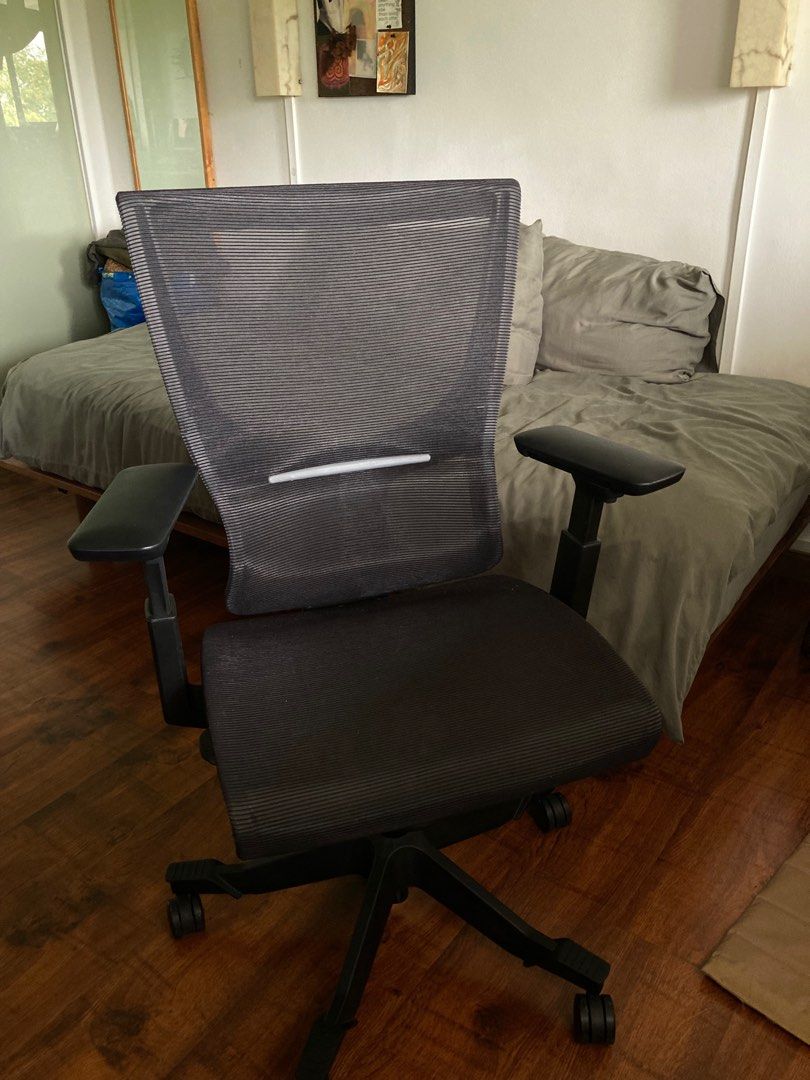 Ergotune Classic Desk Chair, Furniture & Home Living, Furniture, Chairs ...