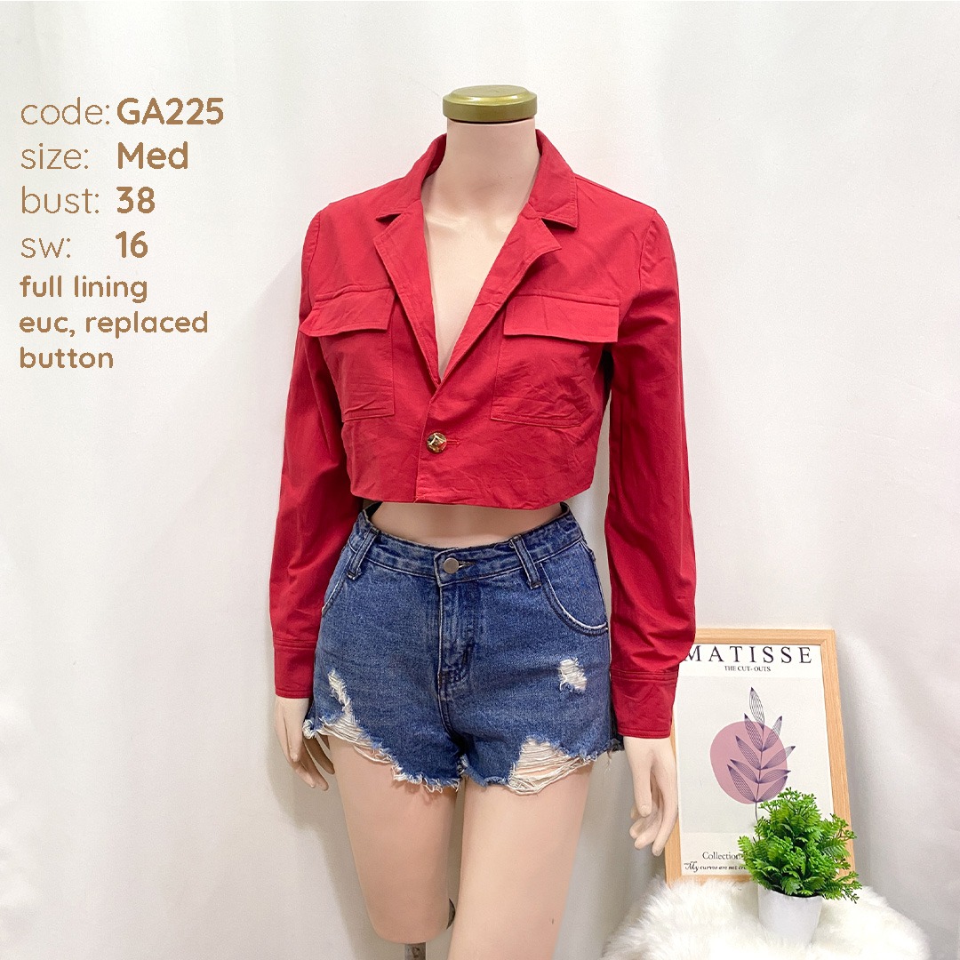 GA225 - red crop blazer on Carousell
