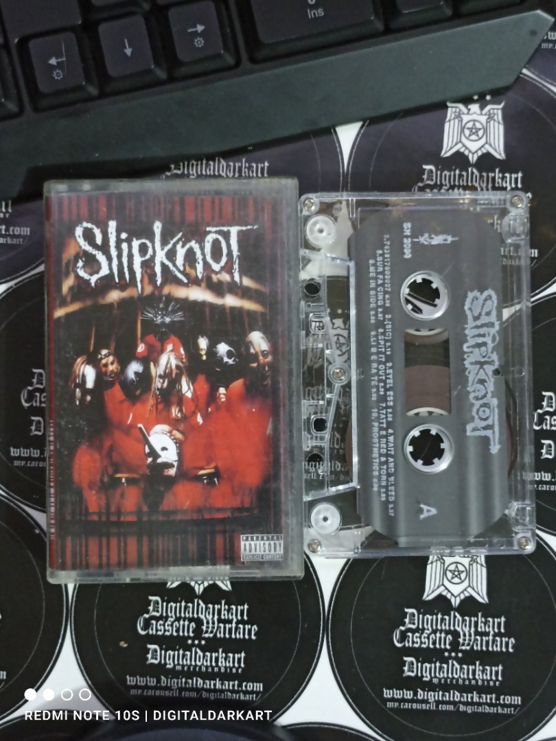 Kaset Slipknot - Slipknot 2002, Hobbies & Toys, Music & Media, CDs ...
