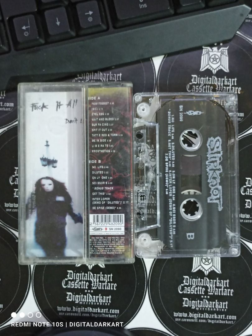 Kaset Slipknot - Slipknot 2002, Hobbies & Toys, Music & Media, CDs ...