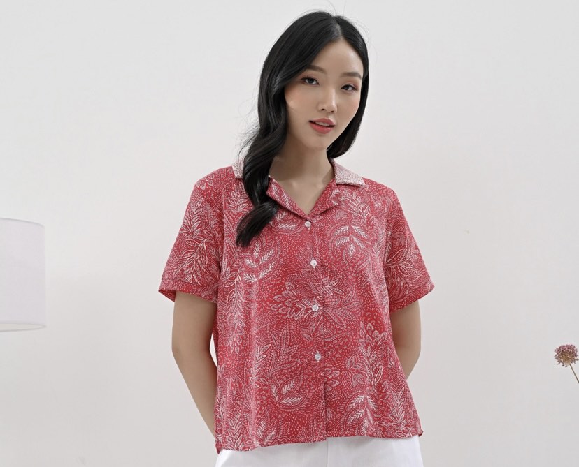 Kemeja Merah motif Batik lookalike, Fesyen Wanita, Pakaian Wanita ...