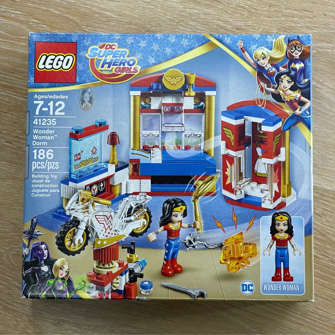 Lego DC Super Hero Girls 41235: Wonder Woman Dorm Room, 興趣及遊戲, 玩具 & 遊戲類 ...