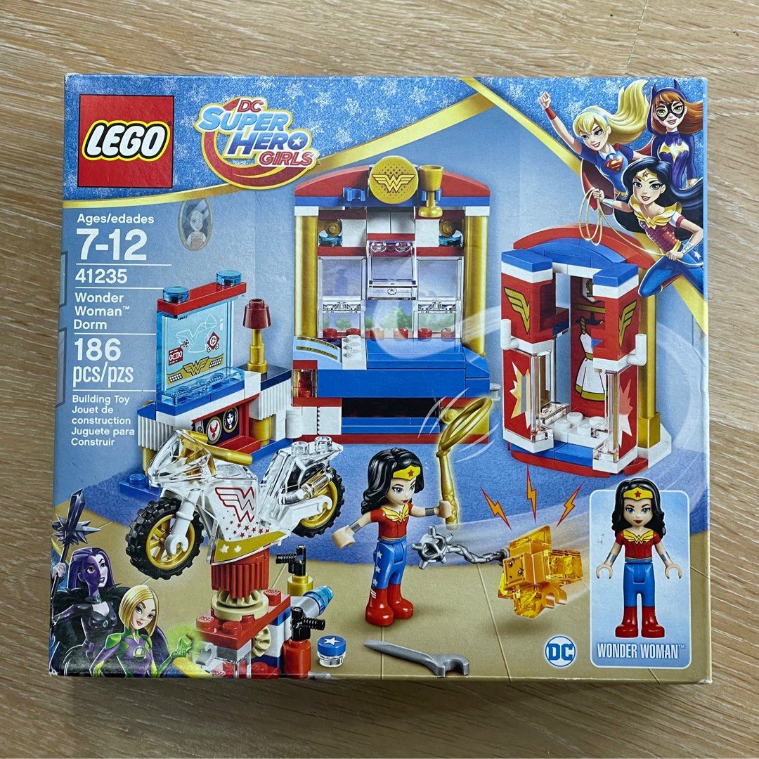 Lego DC Super Hero Girls 41235: Wonder Woman Dorm Room, 興趣及遊戲, 玩具 & 遊戲類 ...