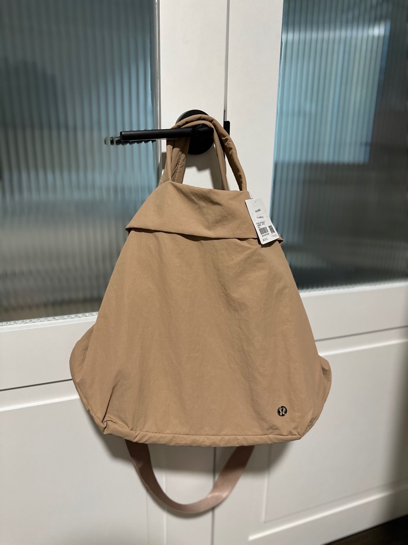 Lululemon on my level bag 2.0 BNWT, Women's Fashion, Bags & Wallets ...