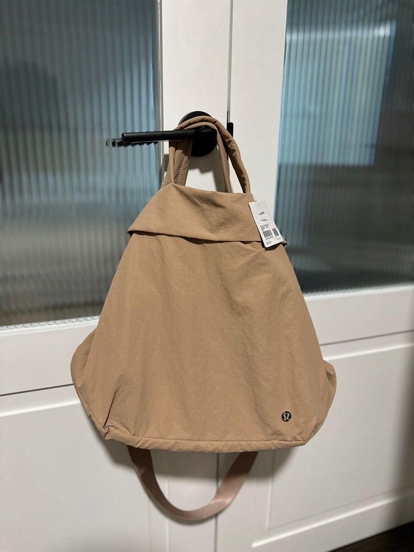 Lululemon on my level bag 2.0 BNWT, Women's Fashion, Bags & Wallets ...