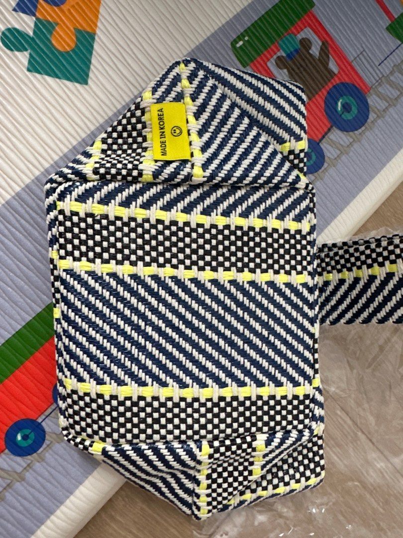 Mako Maki, Women's Fashion, Bags & Wallets, Cross-body Bags on Carousell