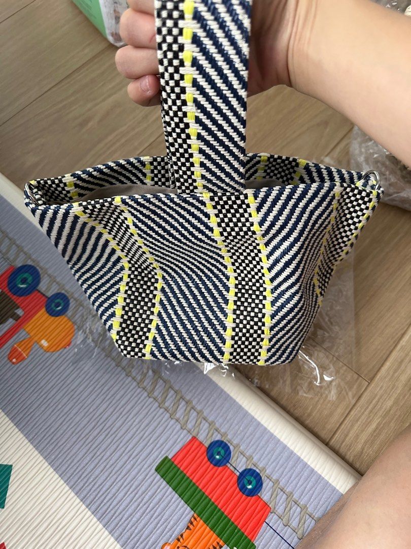 Mako Maki, Women's Fashion, Bags & Wallets, Cross-body Bags on Carousell