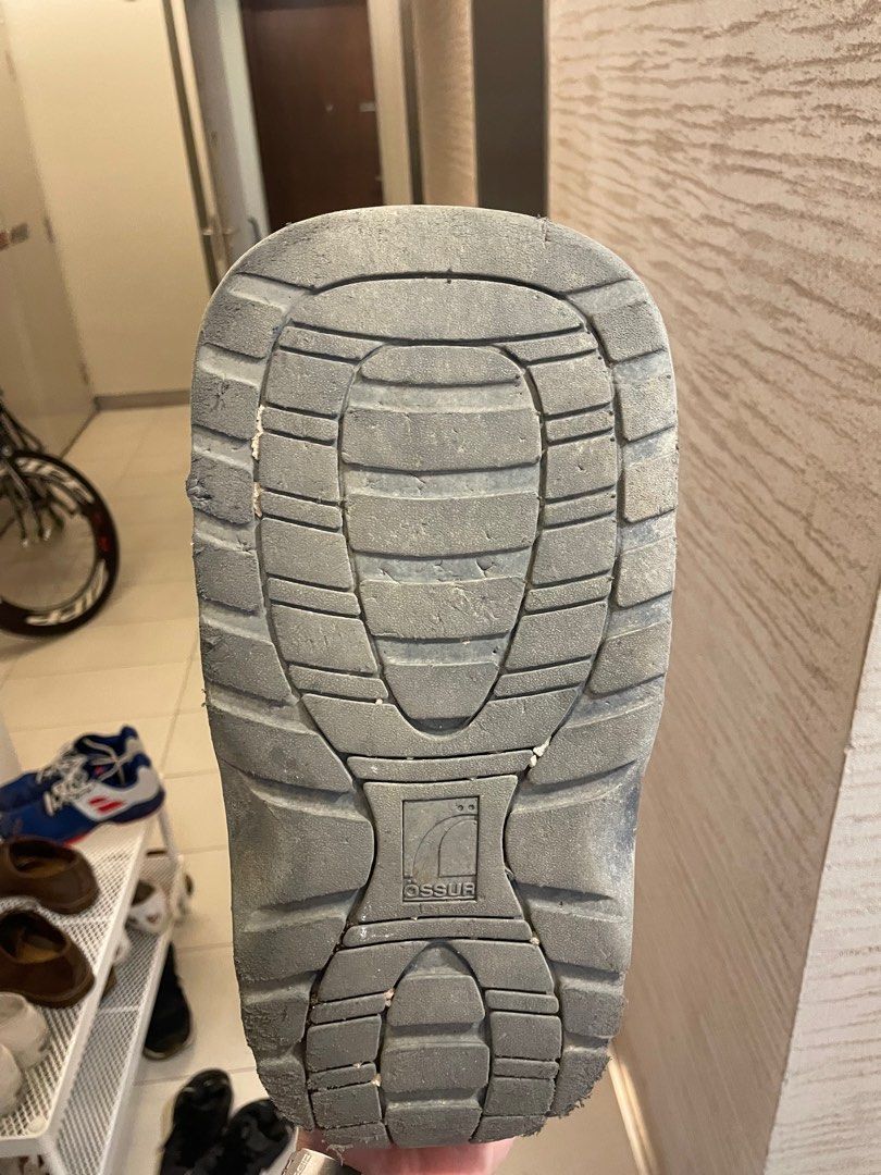 Moon boot XL orthopaedic boot , Health & Nutrition, Medical Supplies ...