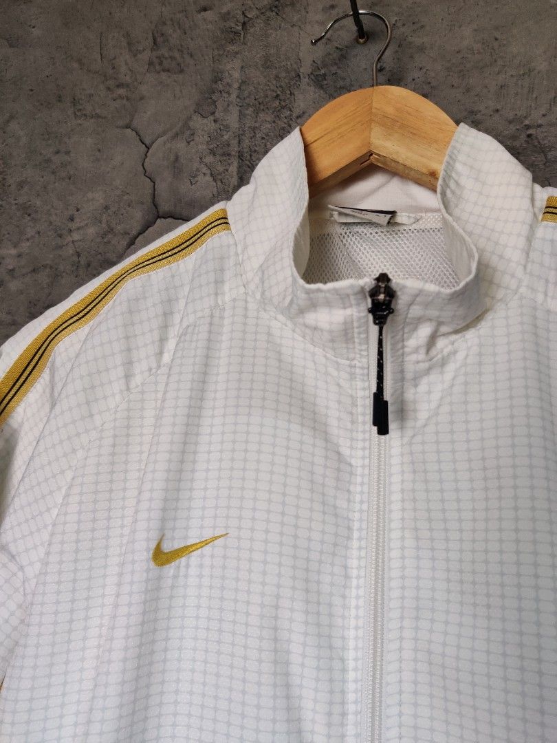 NIKE MEN'S WHITE TRACK JACKET on Carousell