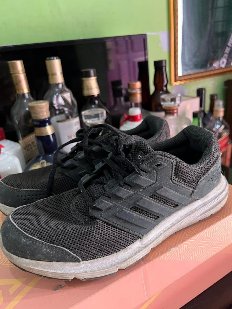 Sepatu Adidas original, Fesyen Pria, Sepatu , Sneakers di Carousell