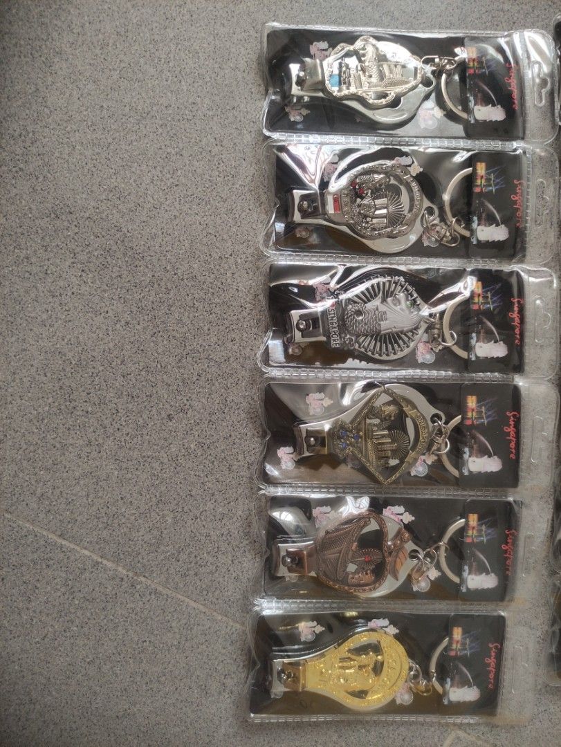 SG souvenir keychain, Beauty & Personal Care, Hands & Nails on Carousell